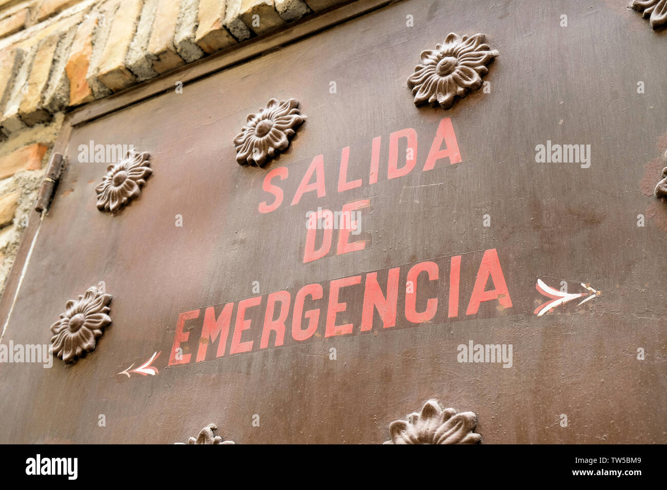 Emergency Exit Sign In Spanish Hand Painted Onto The Exterior Side Of A emergency-exit-sign-in-spanish-hand-painted-onto-the-exterior-side-of-a