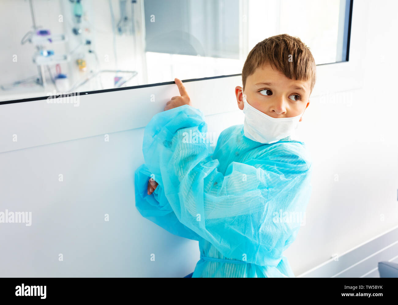 Little boy point to ICU room in hospital Stock Photo - Alamy