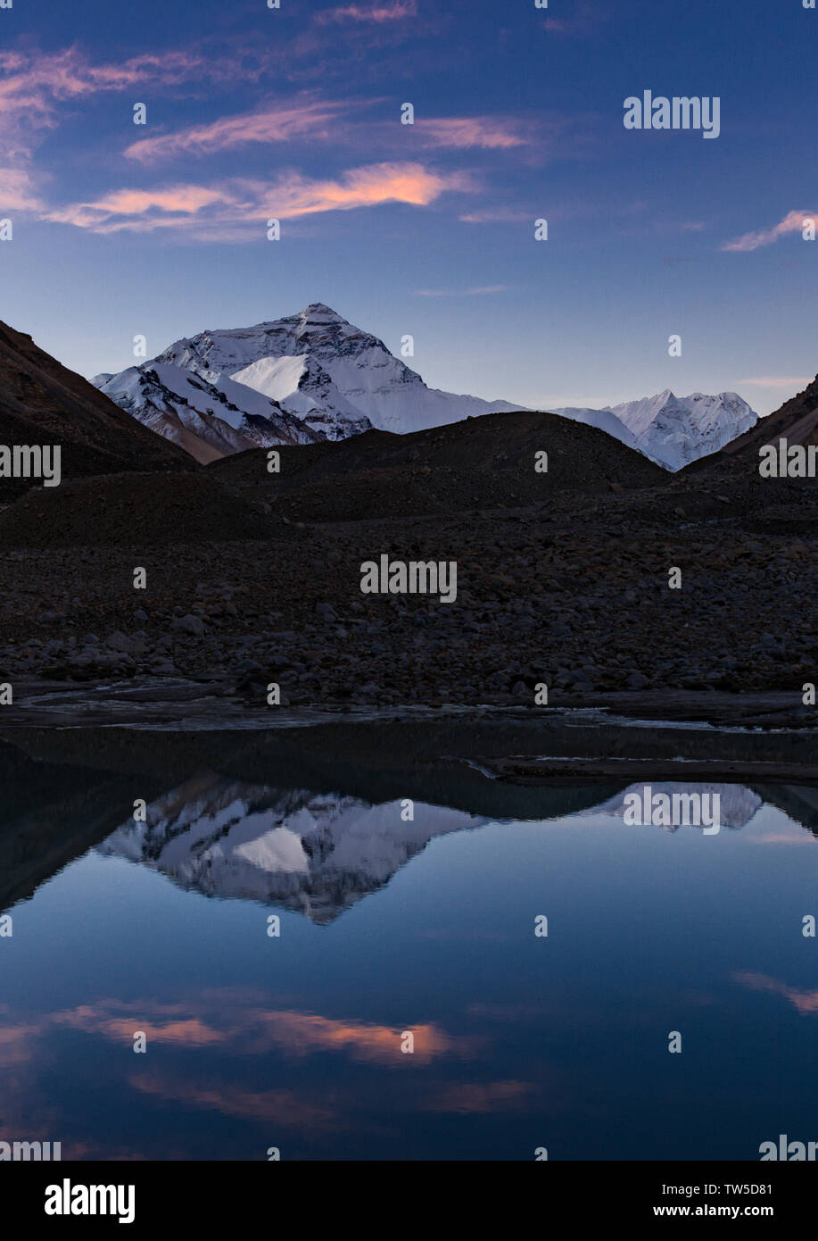 The shadow of Mount Everest Stock Photo - Alamy