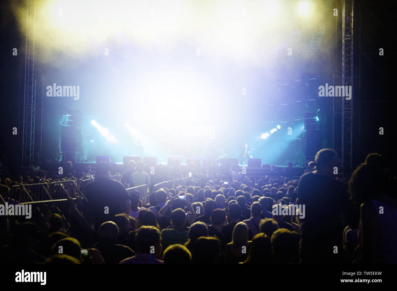 Open air rock concert hi-res stock photography and images - Alamy
