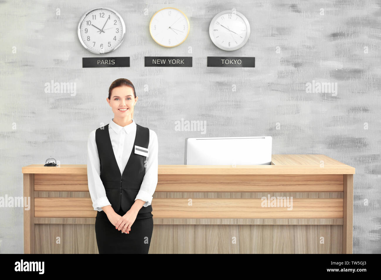 Hotel receptionist helpful hi-res stock photography and images - Alamy