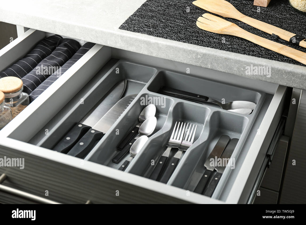 Set of cutlery in kitchen drawer Stock Photo - Alamy