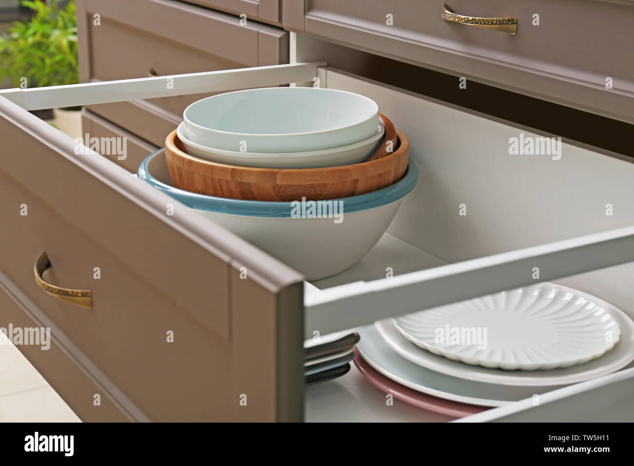 Set of tableware in kitchen drawer Stock Photo - Alamy