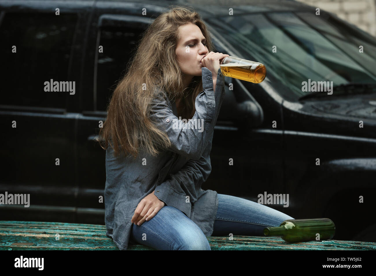Alcohol addiction woman near hi-res stock photography and images - Alamy