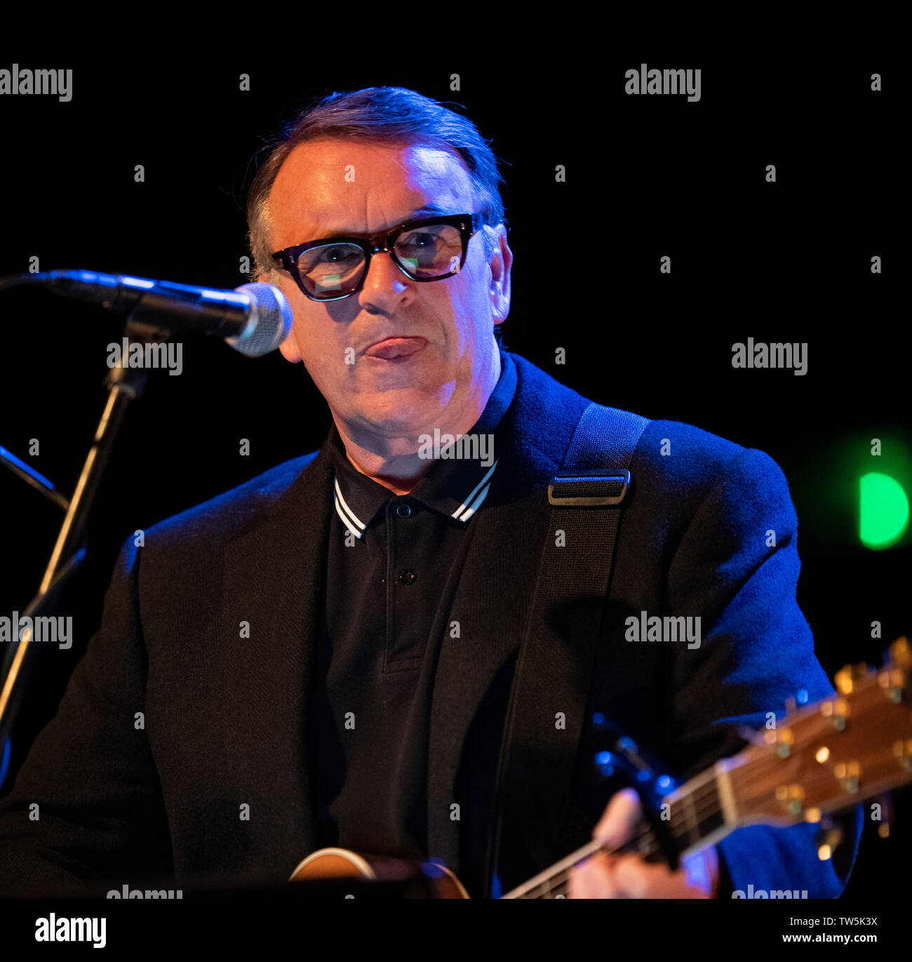 Squeeze band 70s hi-res stock photography and images - Alamy