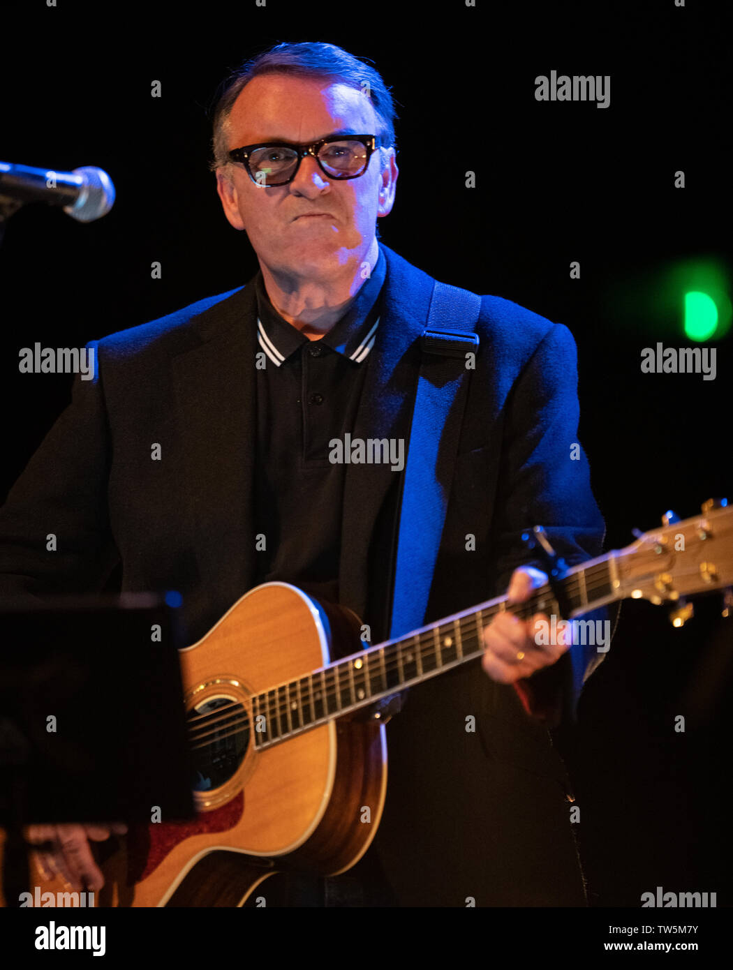 Squeeze band 70s hi-res stock photography and images - Alamy