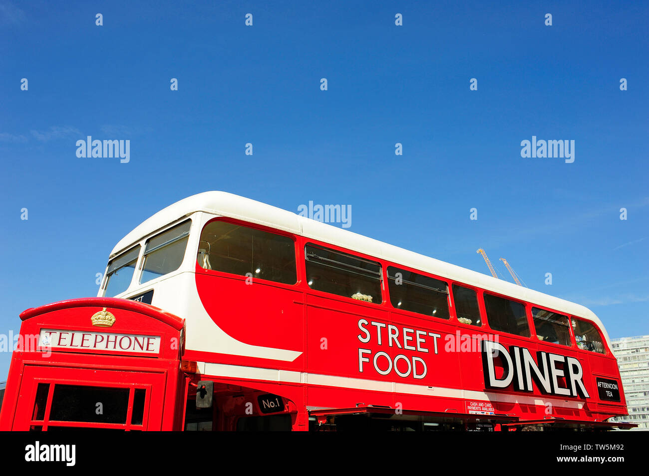 Street Food Diner bus and old red telephone box against blue sky on ...
