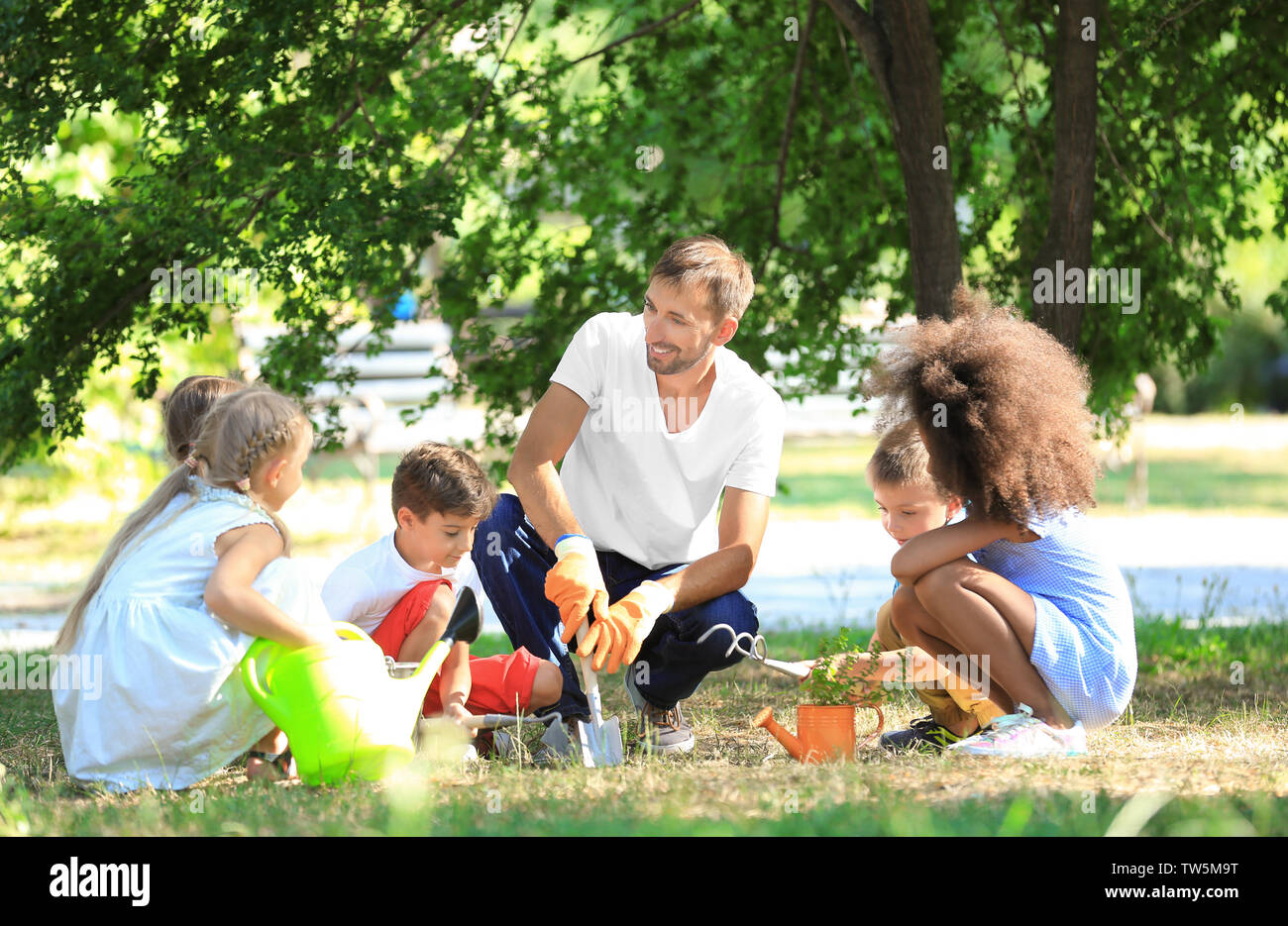 Children planting trees hi-res stock photography and images - Alamy