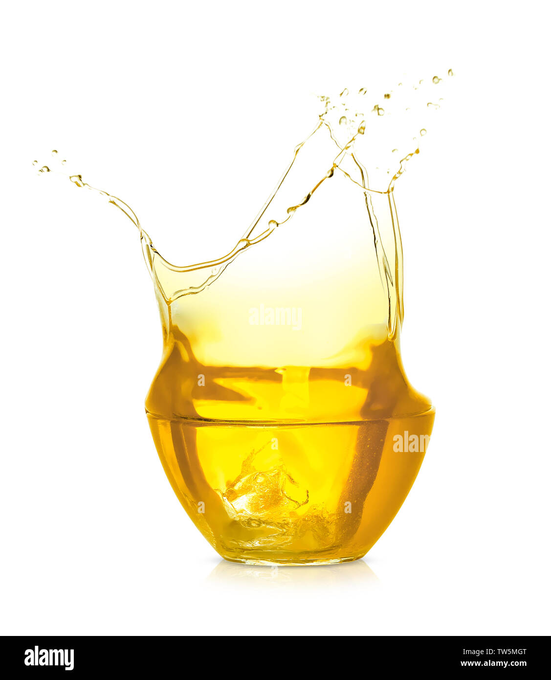 Cooking oil splashing from bowl, isolated on white Stock Photo - Alamy