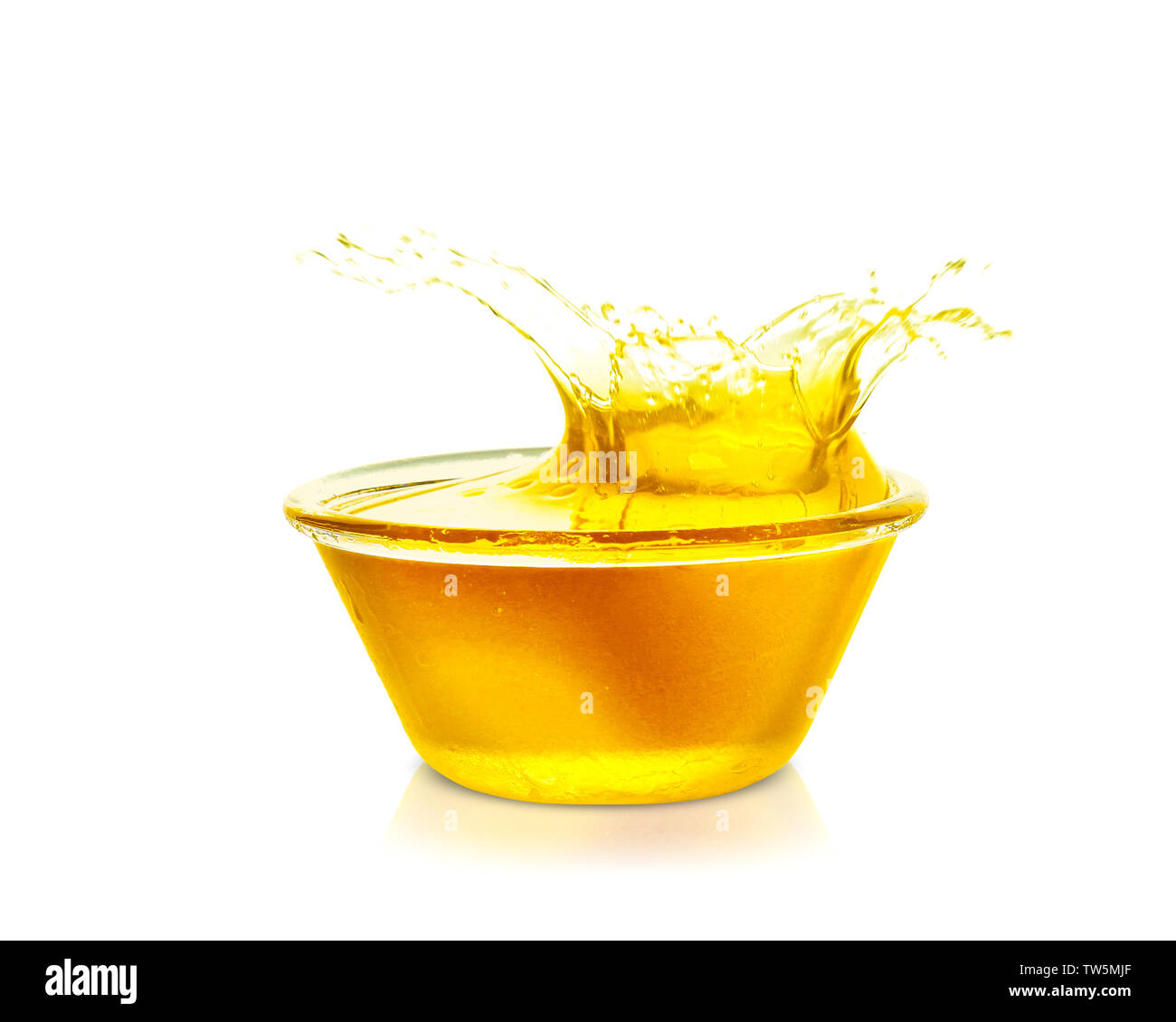 Cooking oil splashing from bowl, isolated on white Stock Photo - Alamy