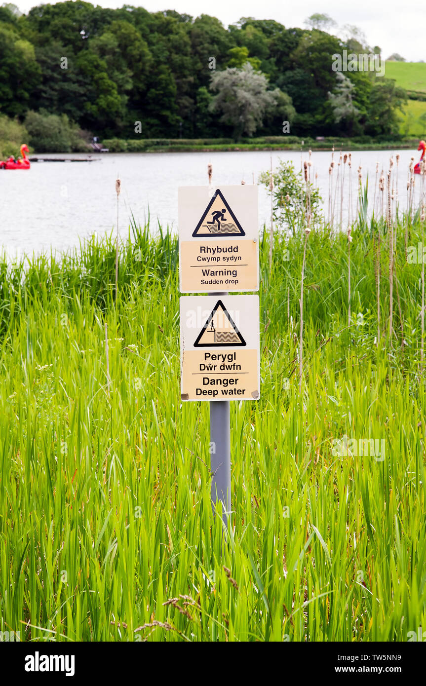 Warning sign, danger deep water Stock Photo - Alamy