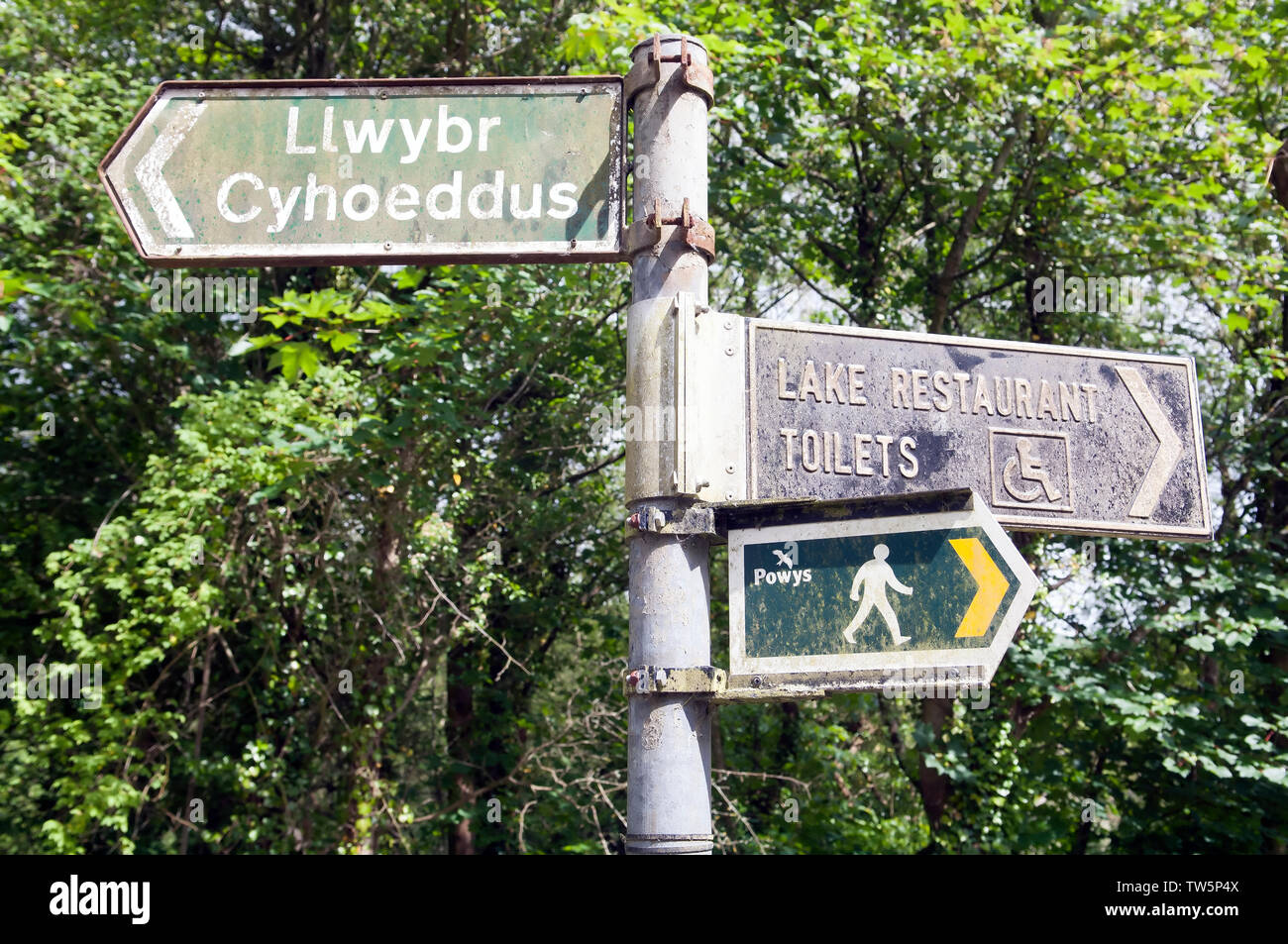 Instructions sign board language hi-res stock photography and images ...