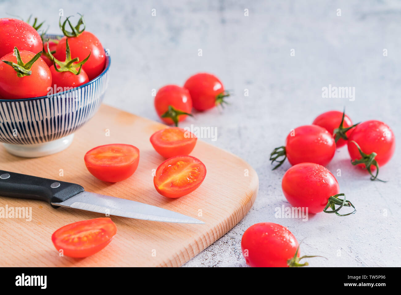 A bowl of fresh little tomatoes Stock Photo - Alamy