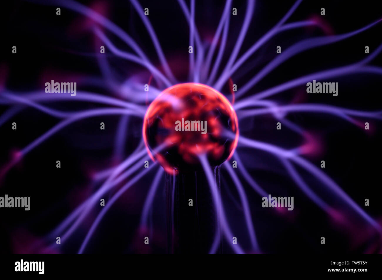 Electricity discharge plasma electrical hi-res stock photography and ...