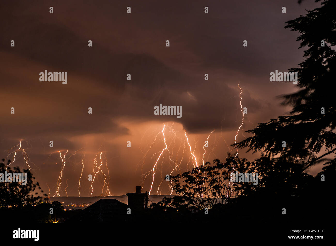 Uk lightning 2019 hi-res stock photography and images - Alamy