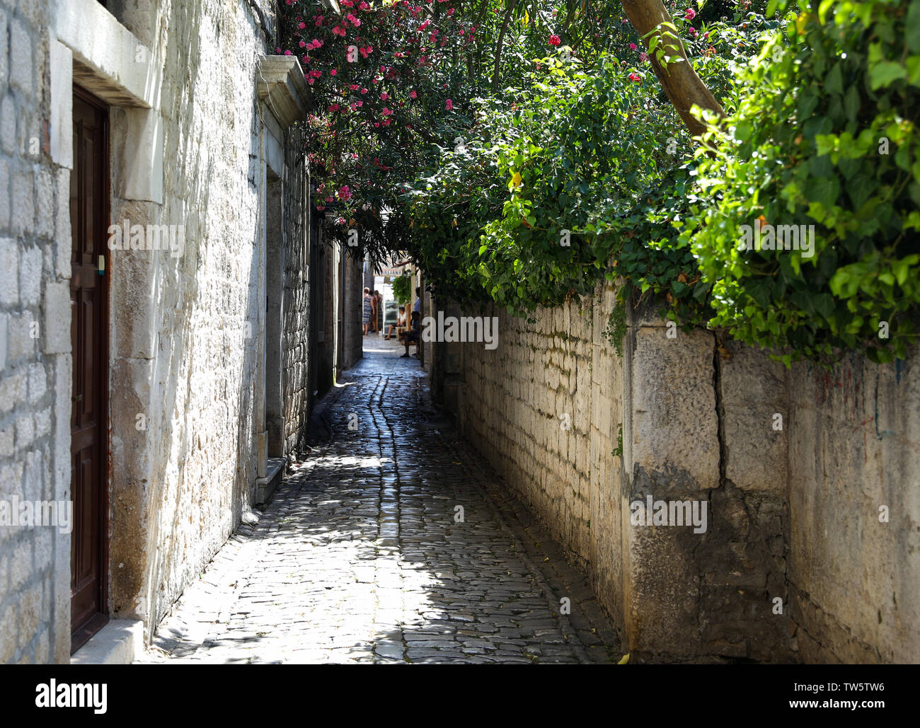 Long ways hi-res stock photography and images - Alamy