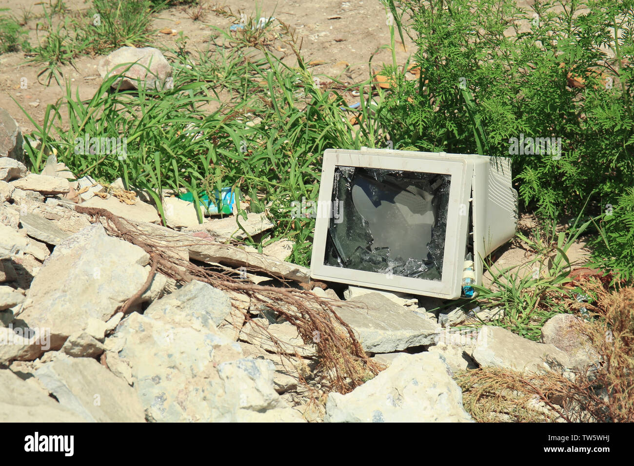 Broken monitor dump hi-res stock photography and images - Alamy