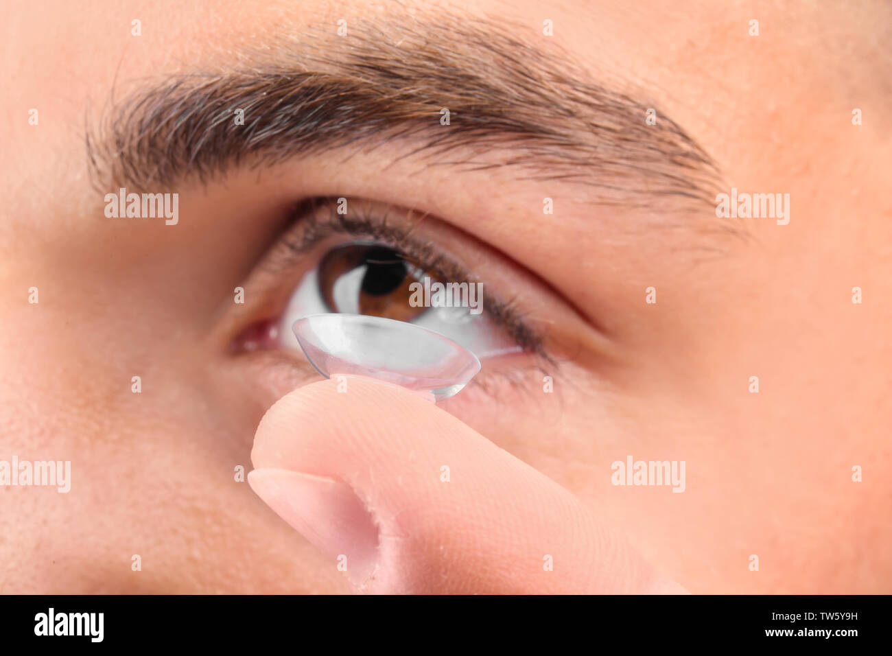 Man wearing contact lens eye hi-res stock photography and images - Alamy