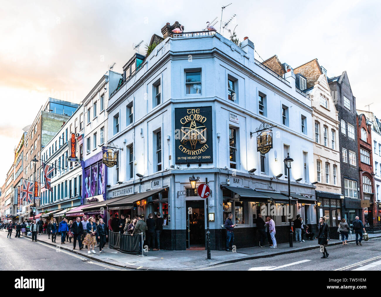 Pub en soho hi-res stock photography and images - Alamy