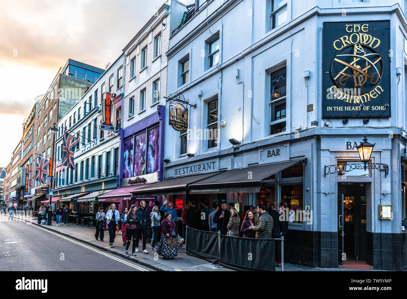 The Crown & Two Chairmen pub, Dean St, Soho, London W1D 3SB, England ...