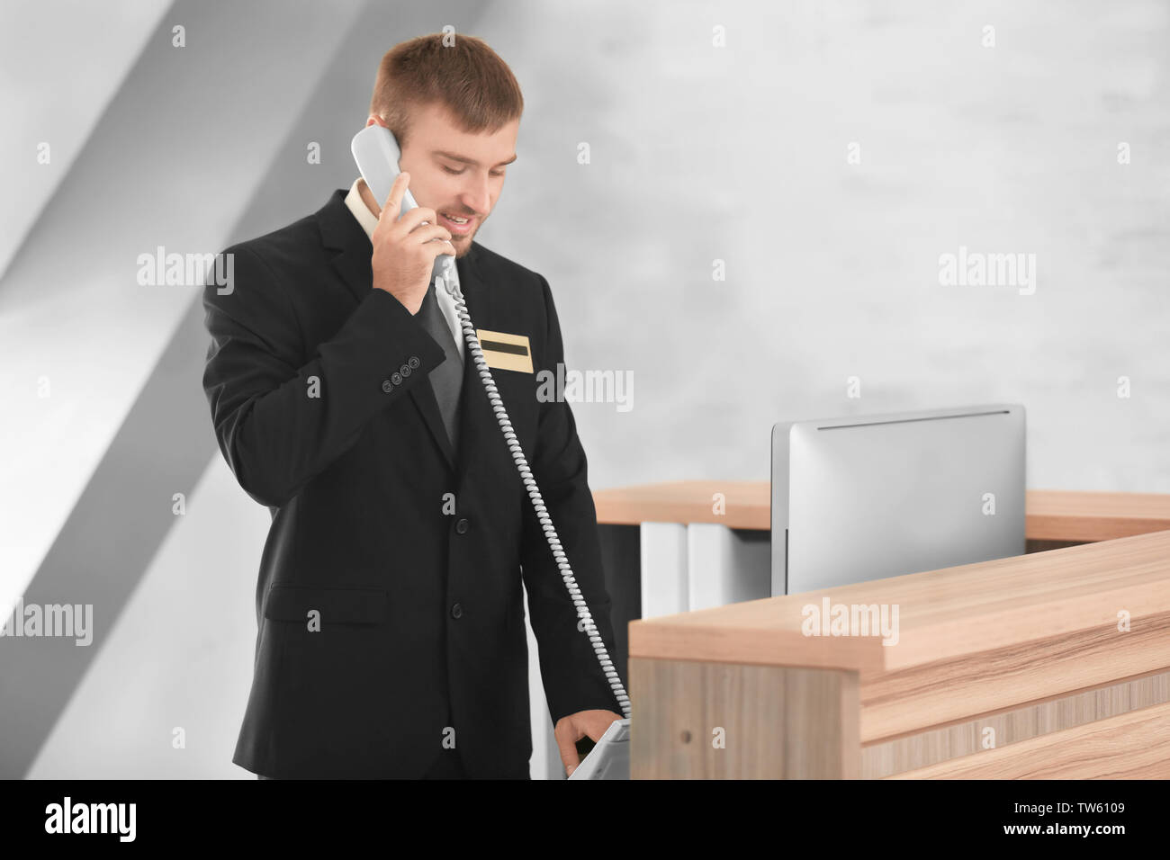 Receptionist answering phone hi-res stock photography and images - Alamy