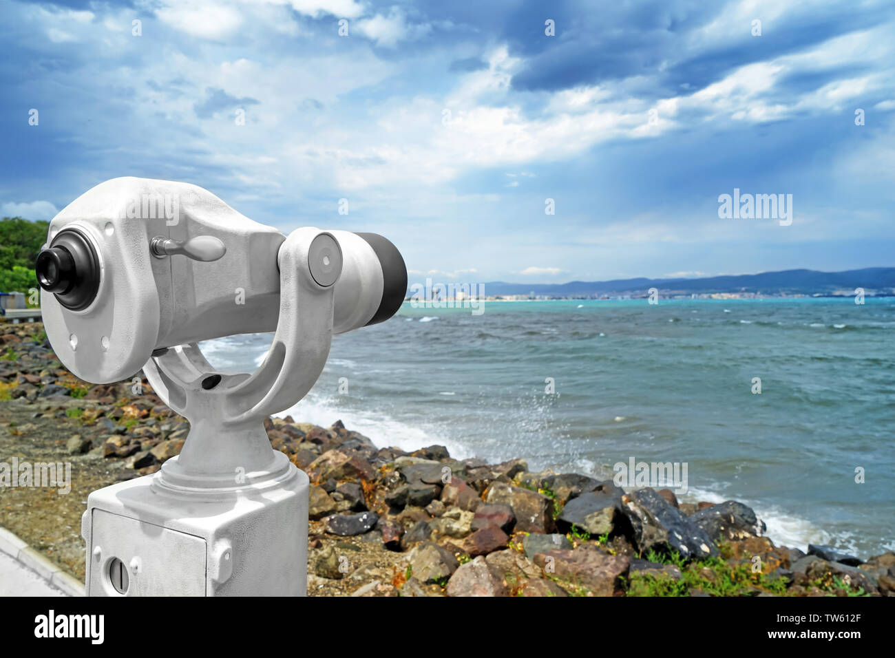 Tourist telescope on seaside Stock Photo - Alamy