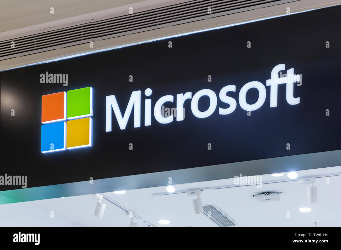 Microsoft stores hi-res stock photography and images - Alamy