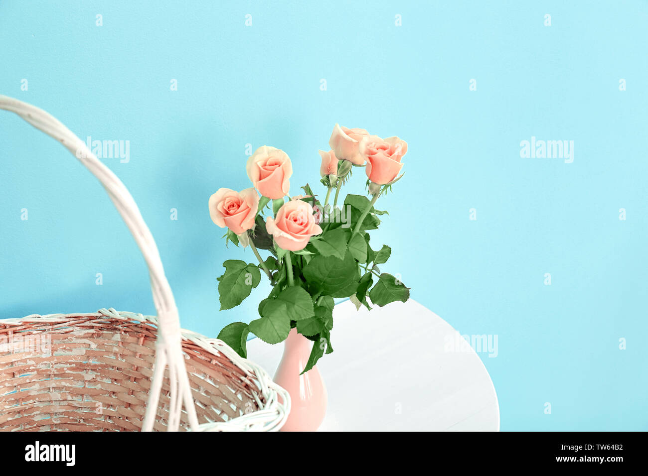 Apricot roses hi-res stock photography and images - Alamy