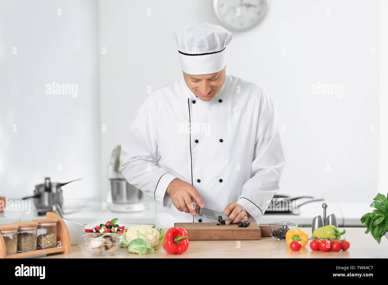 Male chef cooking in kitchen Stock Photo - Alamy