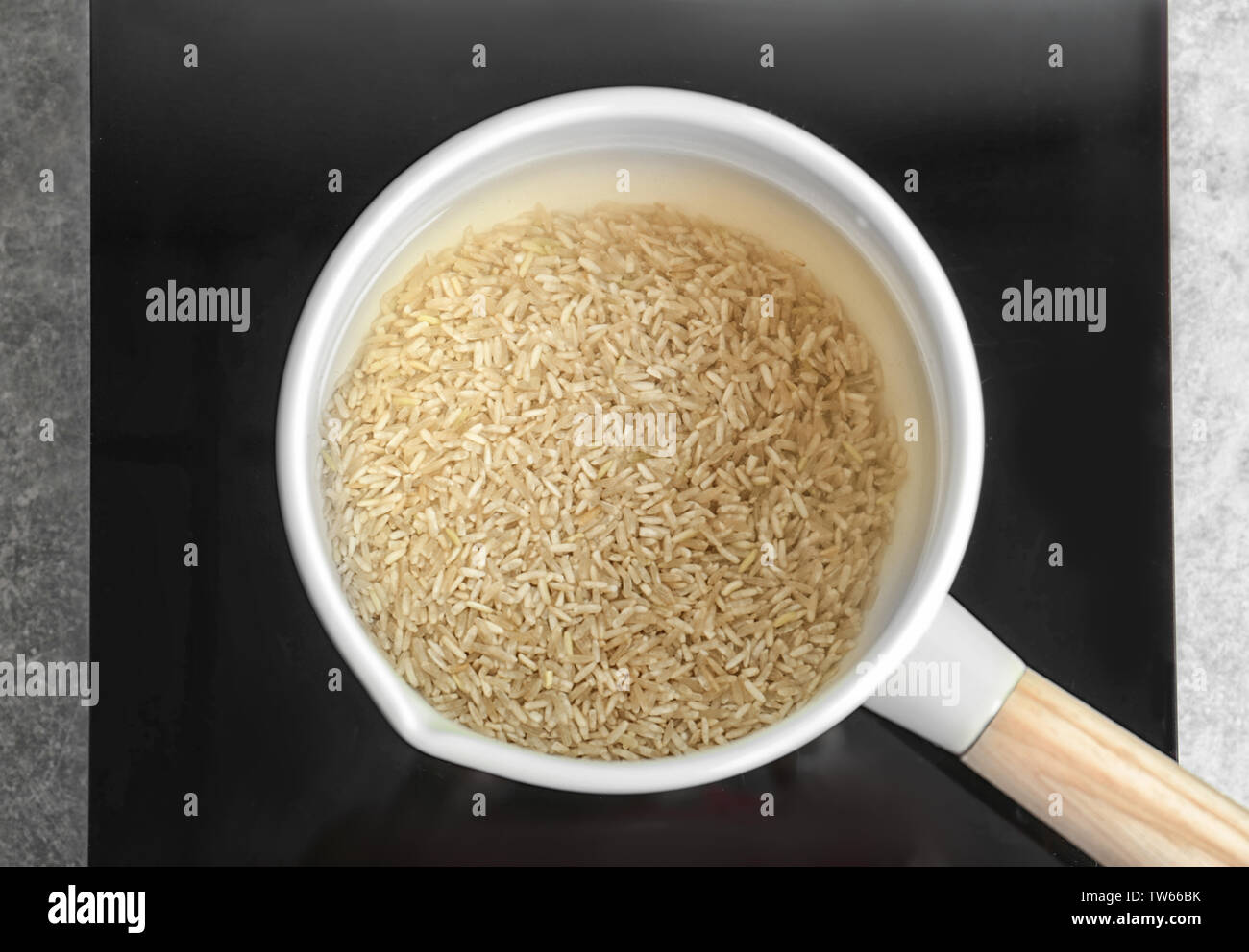 Rice boiling in saucepan hi-res stock photography and images - Alamy
