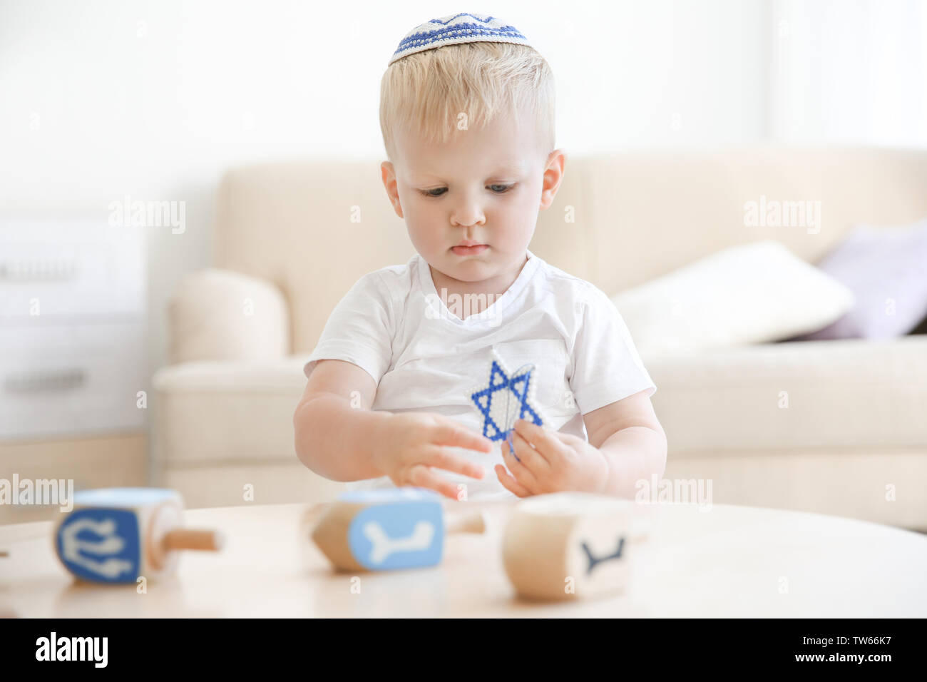 Child star of david hi-res stock photography and images - Alamy