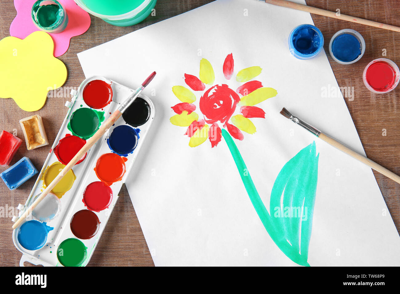 Child's painting flower hi-res stock photography and images - Alamy