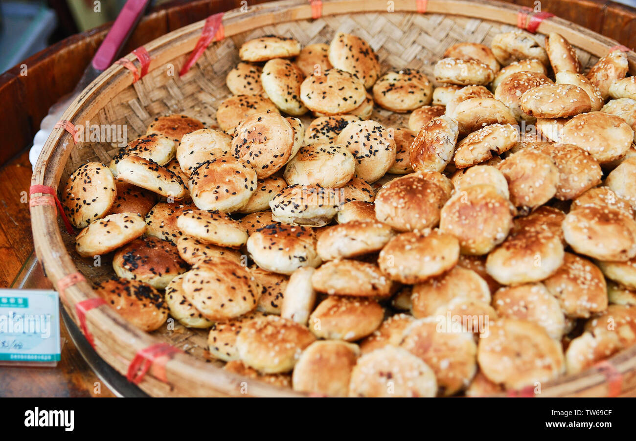 Gourmet crab cakes hi-res stock photography and images - Alamy