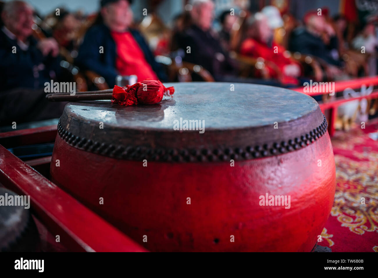 Sichuan opera performance musical instruments Stock Photo - Alamy