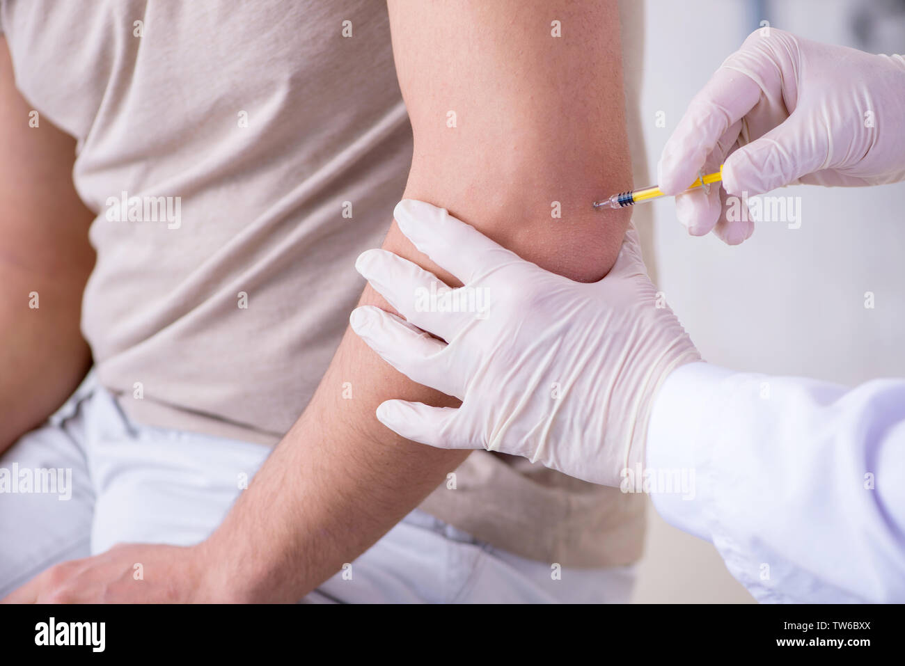 Male patient visitng doctor hi-res stock photography and images - Alamy