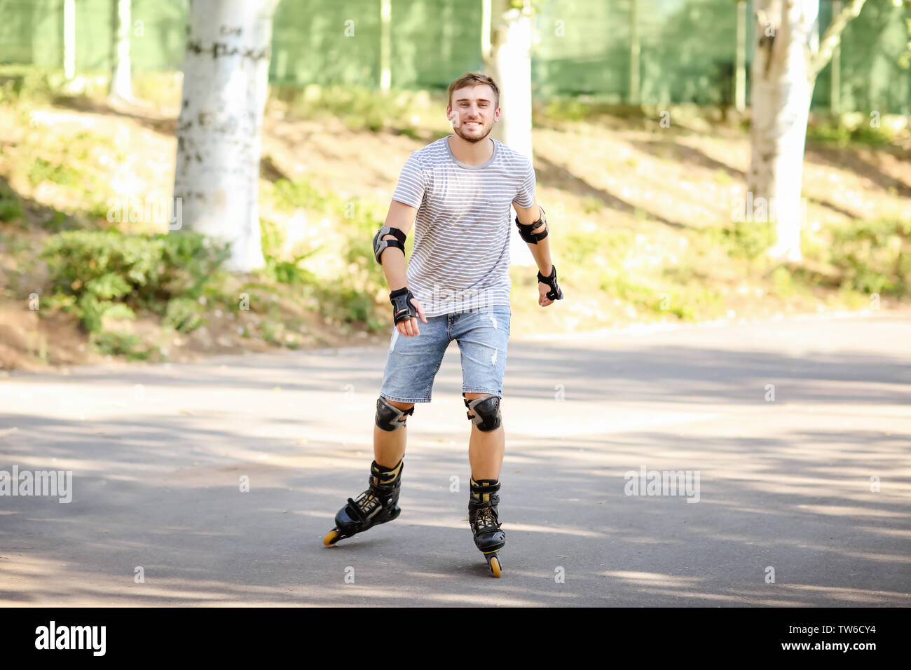 Man rollerskating hi-res stock photography and images - Alamy