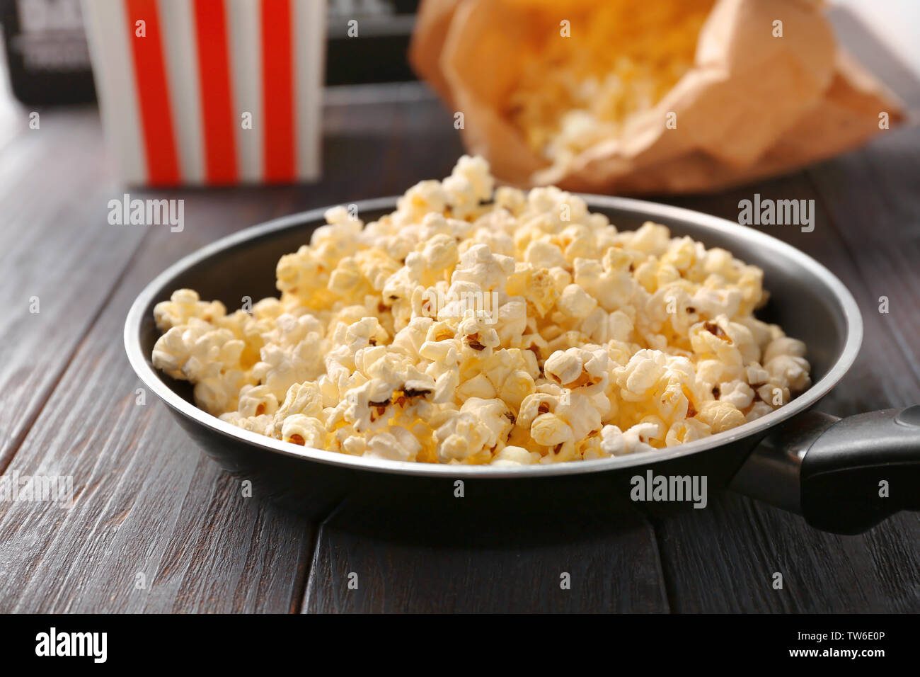 Frying pan popcorn on hi-res stock photography and images - Alamy
