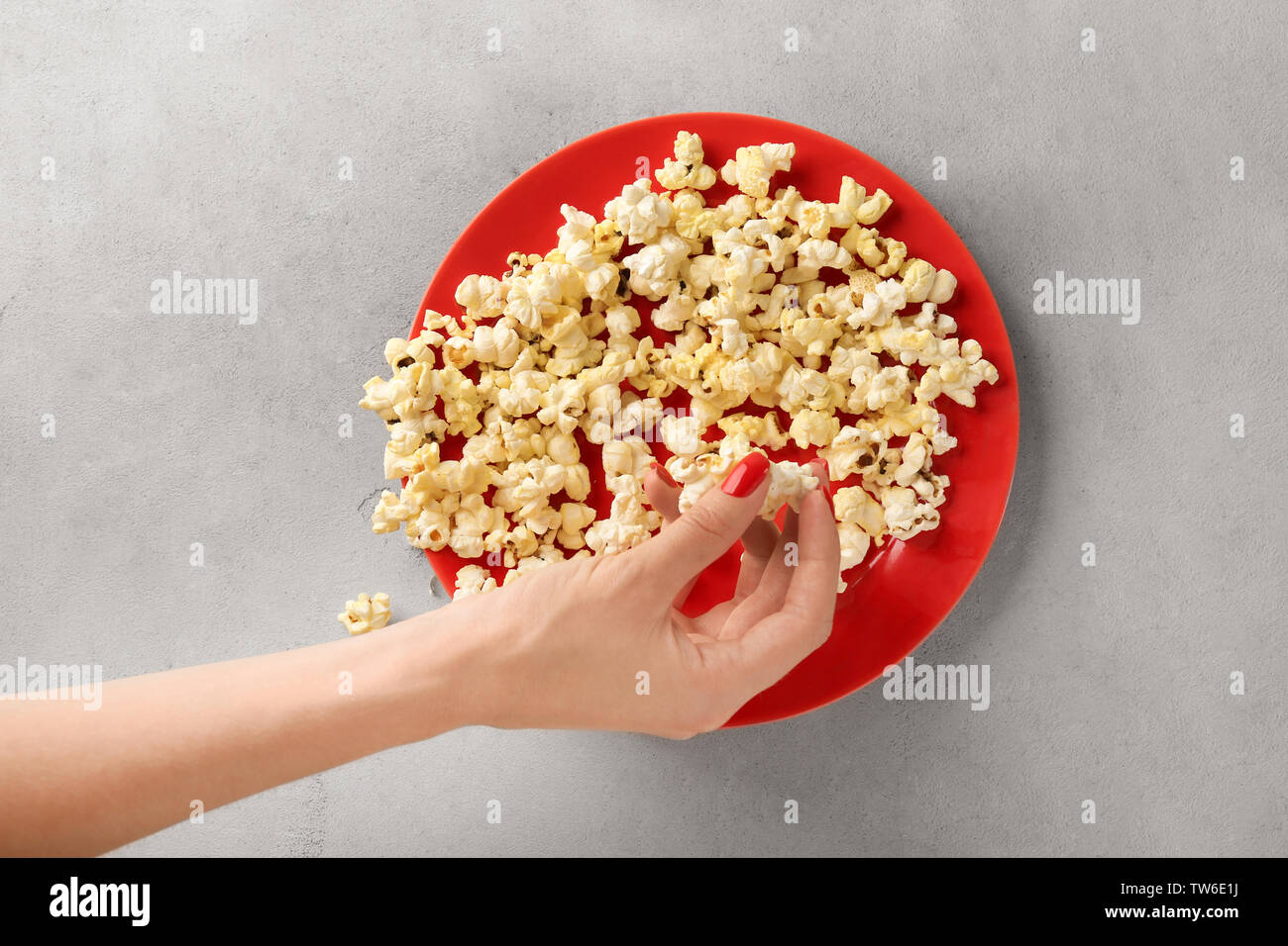 Woman taking delicious popcorn hi-res stock photography and images - Alamy