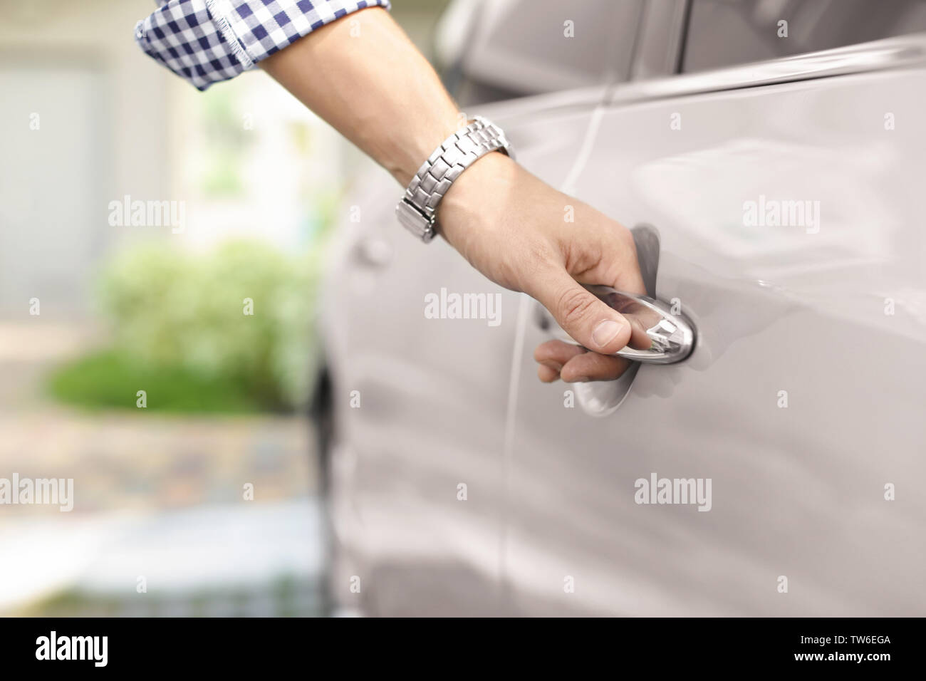 Man opening car door hi-res stock photography and images - Alamy