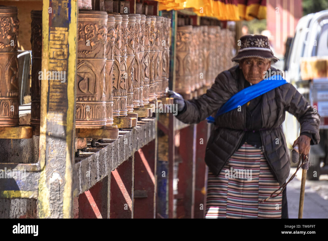 The pious old man in the meridian of Baghor Street, Tibet Stock Photo ...