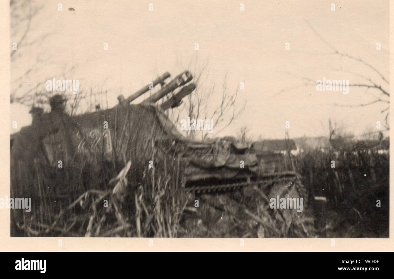 German Wespe Wasp self Propelled 10.5cm Artillery on the Eastern Front ...