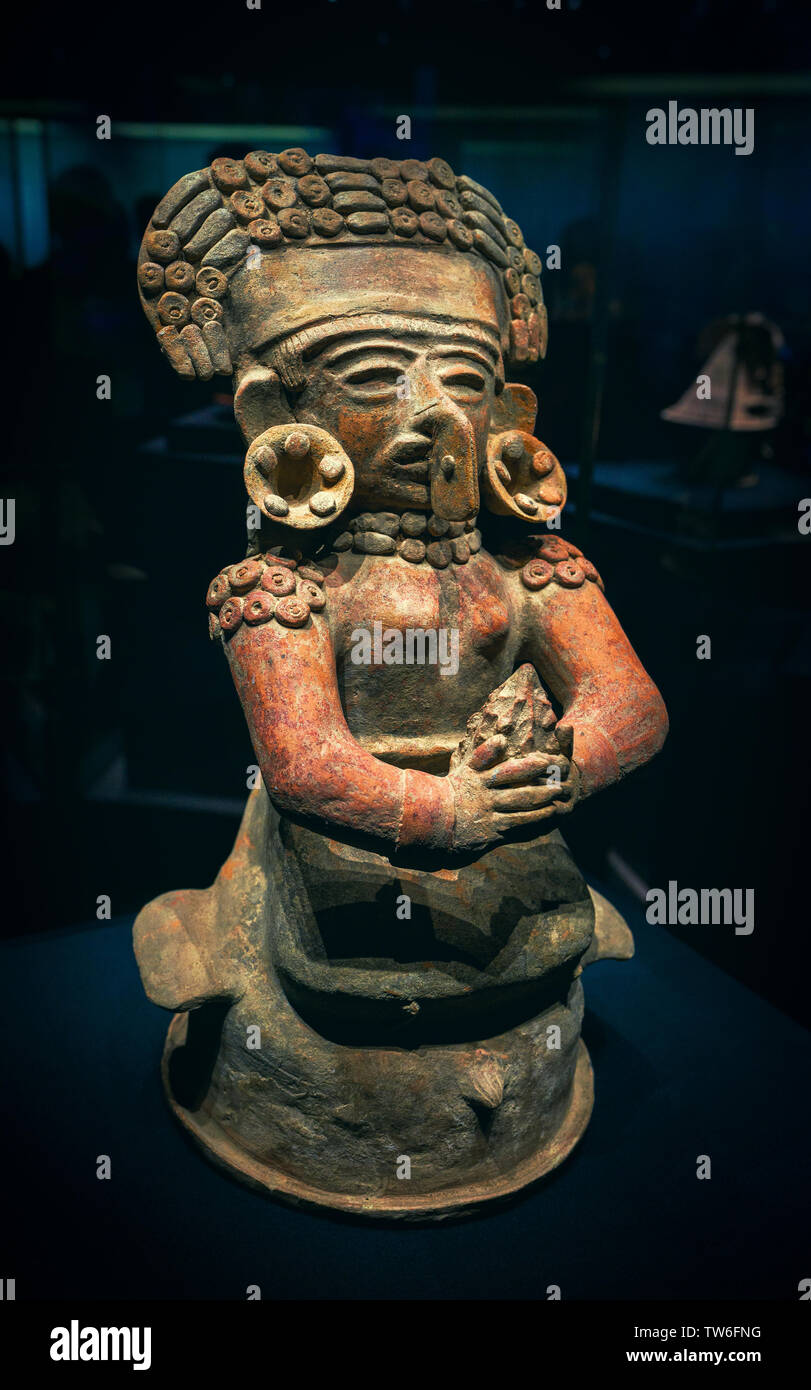 Mayan relics hi-res stock photography and images - Alamy
