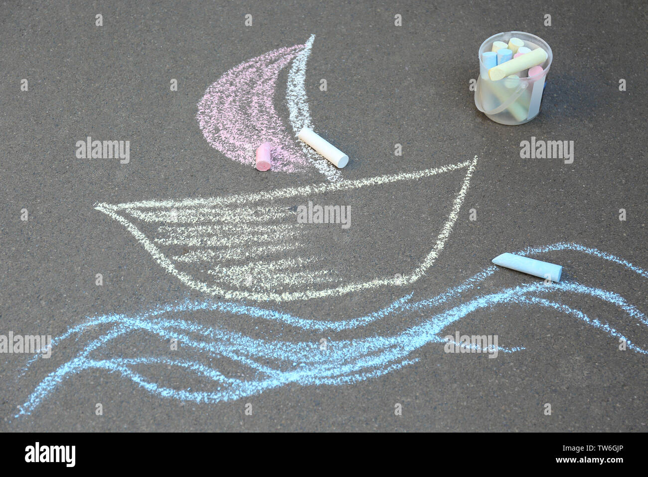Chalk drawing of ship on asphalt Stock Photo - Alamy