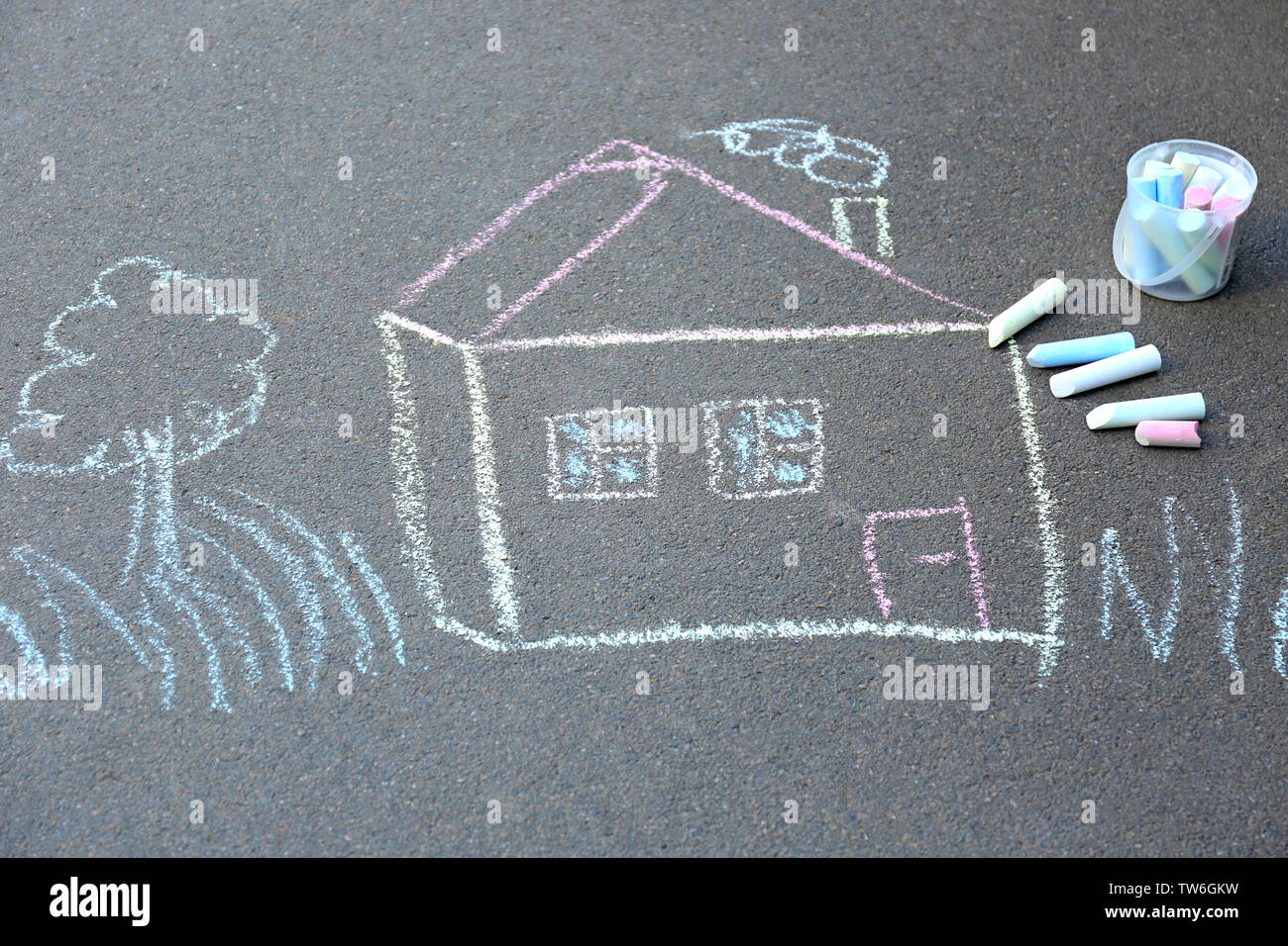 Child house chalk hi-res stock photography and images - Alamy