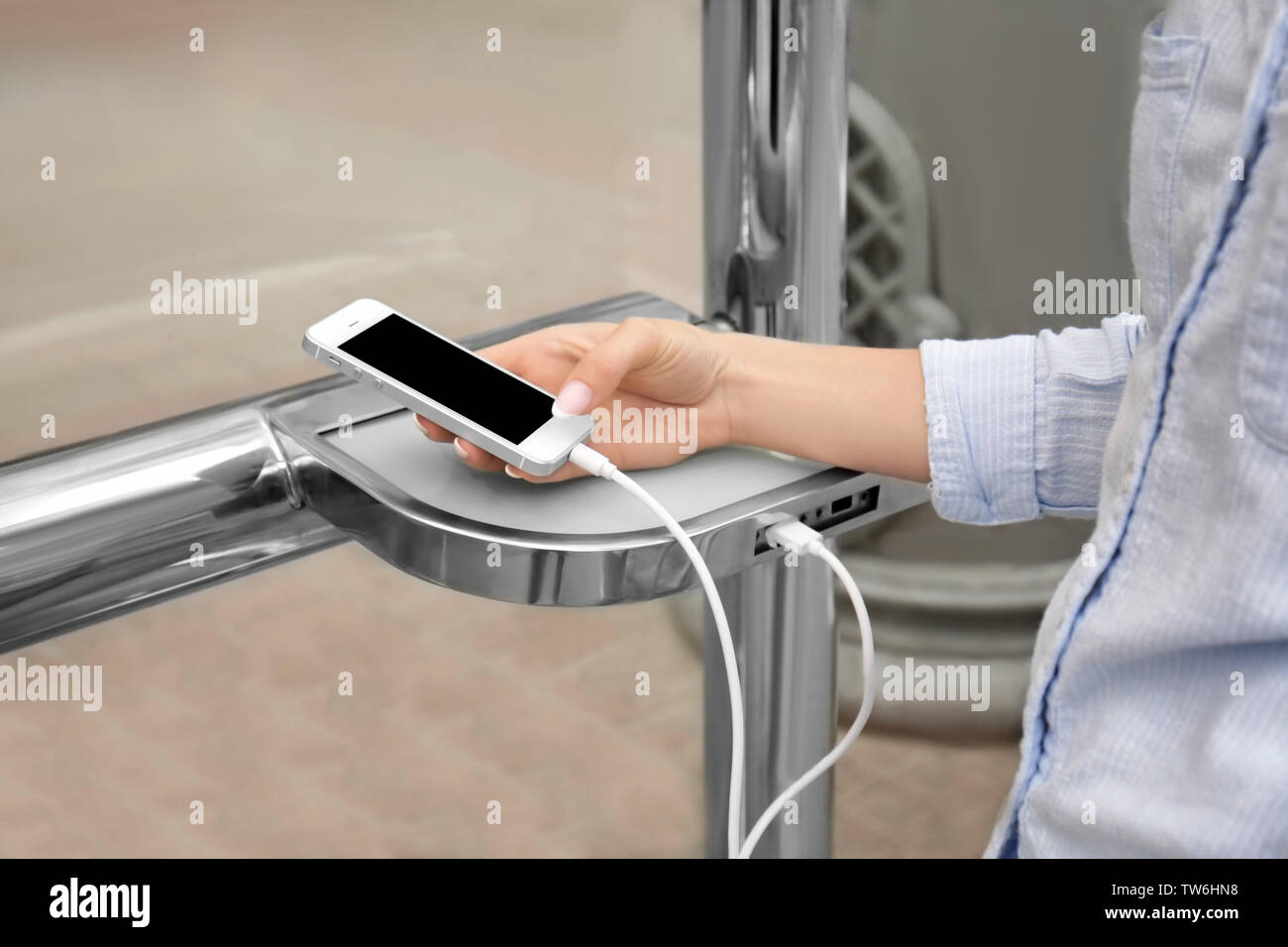 Phone charging bus hi-res stock photography and images - Alamy