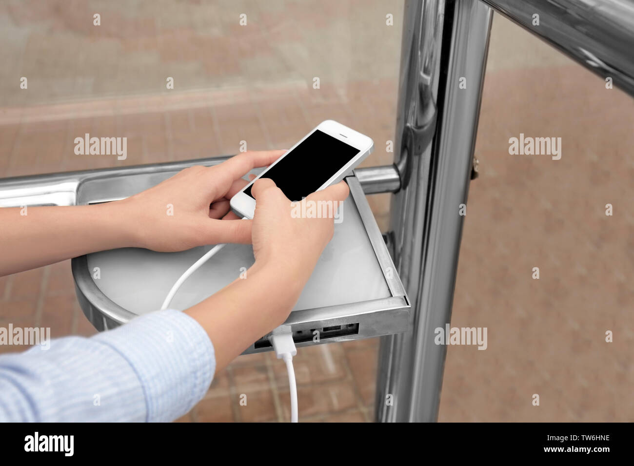 Phone charging bus hi-res stock photography and images - Alamy