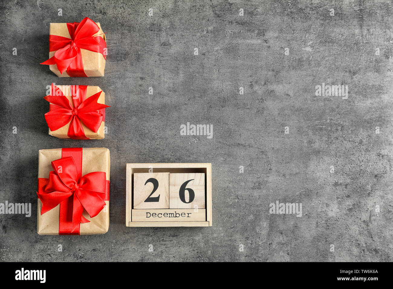 Calendar with date and gift boxes on grey background. Christmas concept ...