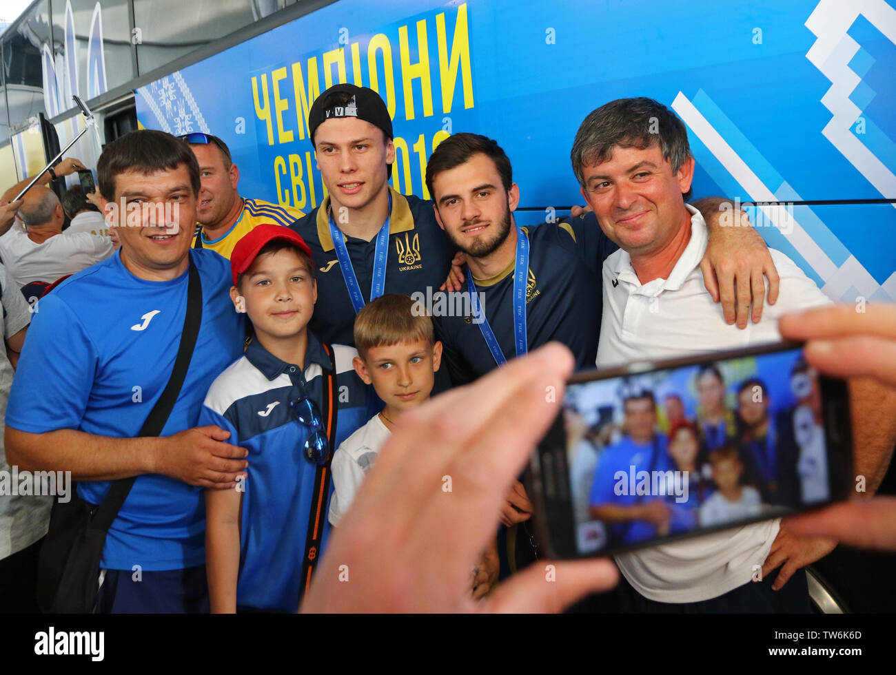 U20 trophy football men hi-res stock photography and images - Alamy