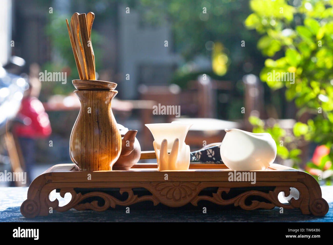 Chinese tea set on the table Stock Photo - Alamy