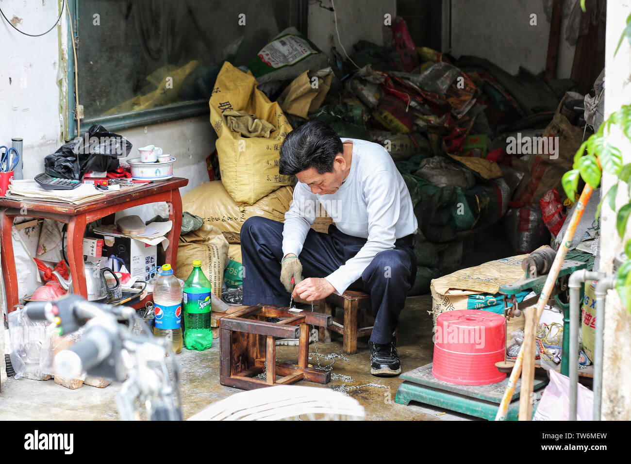Hardware accessories shop, working old man Stock Photo - Alamy